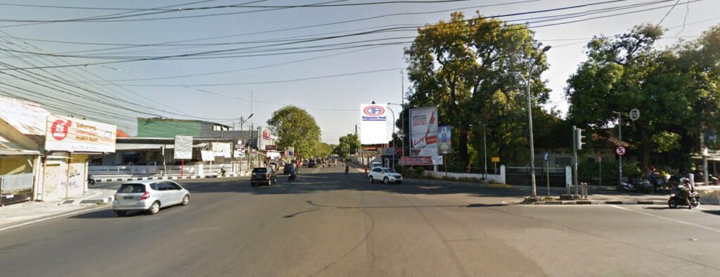4x6M - Jl. Kesambi Perempatan Lampu Merah Cirebon